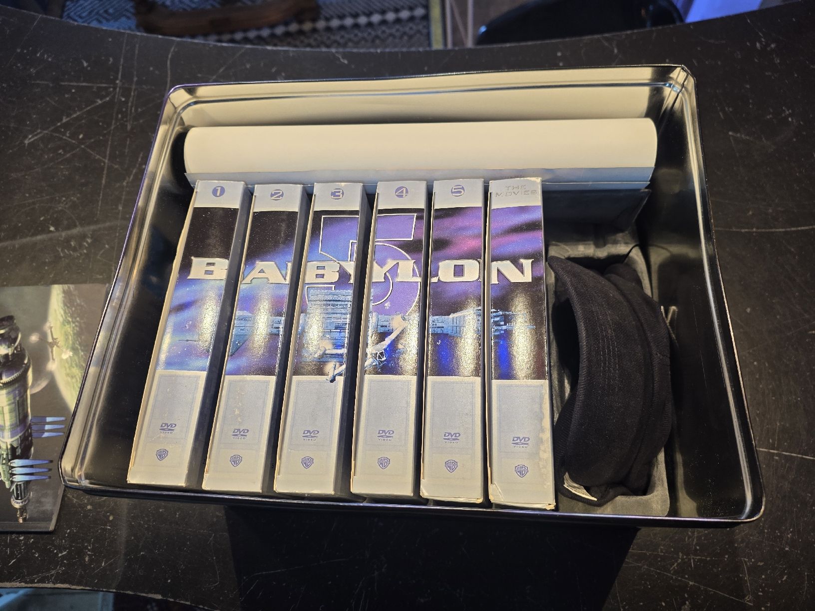 Babylon 5: Komplettbox, Poster und Cap - Sammlerstück! (Gebraucht) in ...