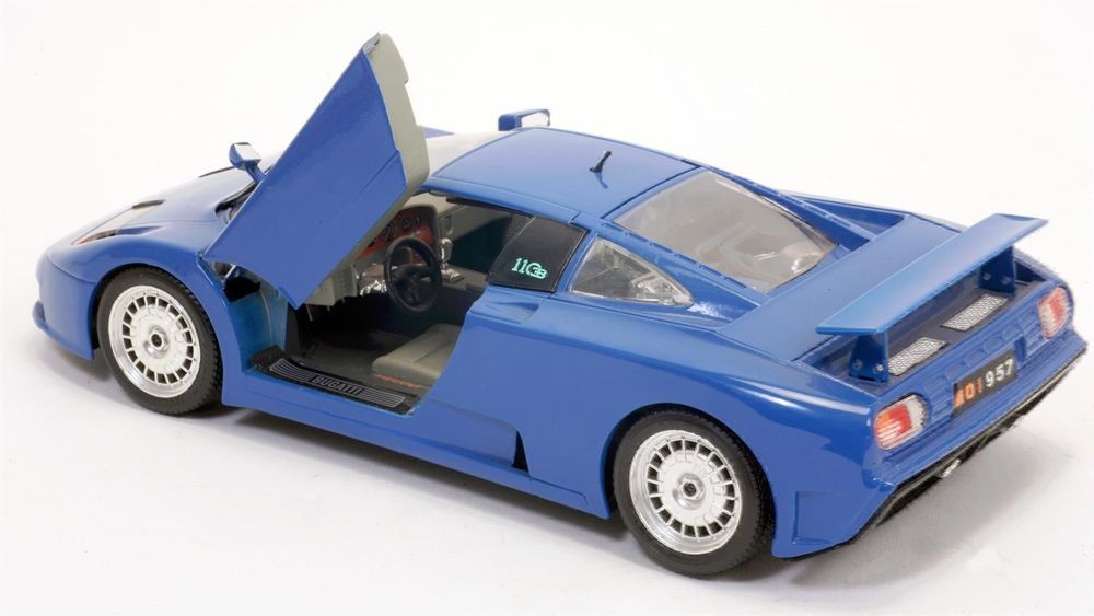 Bugatti 11 GB 1991 Burago 1:18 Vitrine (Gebraucht) in Bassersdorf für ...