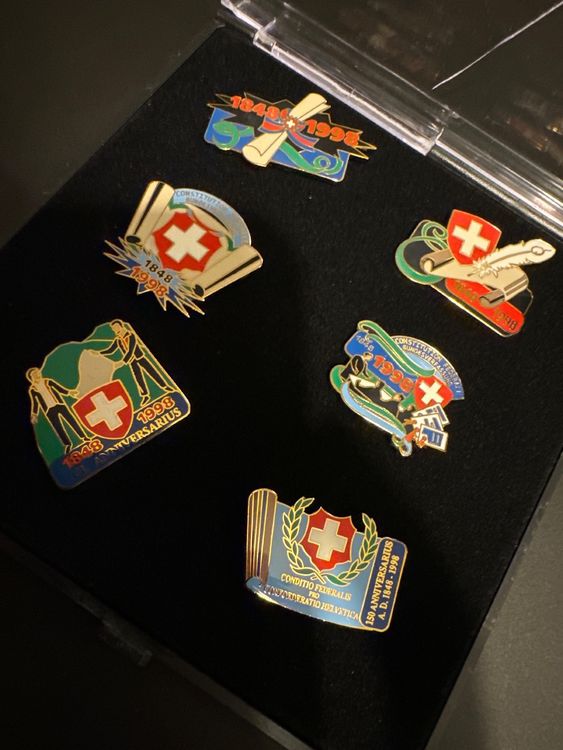 Pin wie neu Lot Set Bundesverfassung Schweiz Wappen Fahnen (Gebraucht) in Galgenen für CHF 45 ...