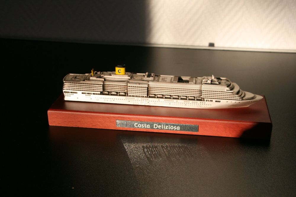 Schiff - Model Costa Deliziosa Metall auf Holzplatte (Gebraucht) in ...