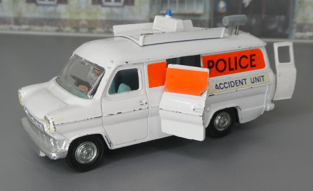Dinky Toys Ford Transit Police (1965*) 1:43 (Gebraucht) in Zofingen für ...