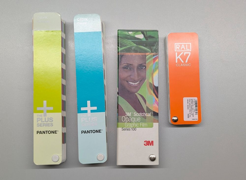 Pantone / RAL / 3M Farbfächer (Gebraucht) in St. Gallen für CHF 31 ...