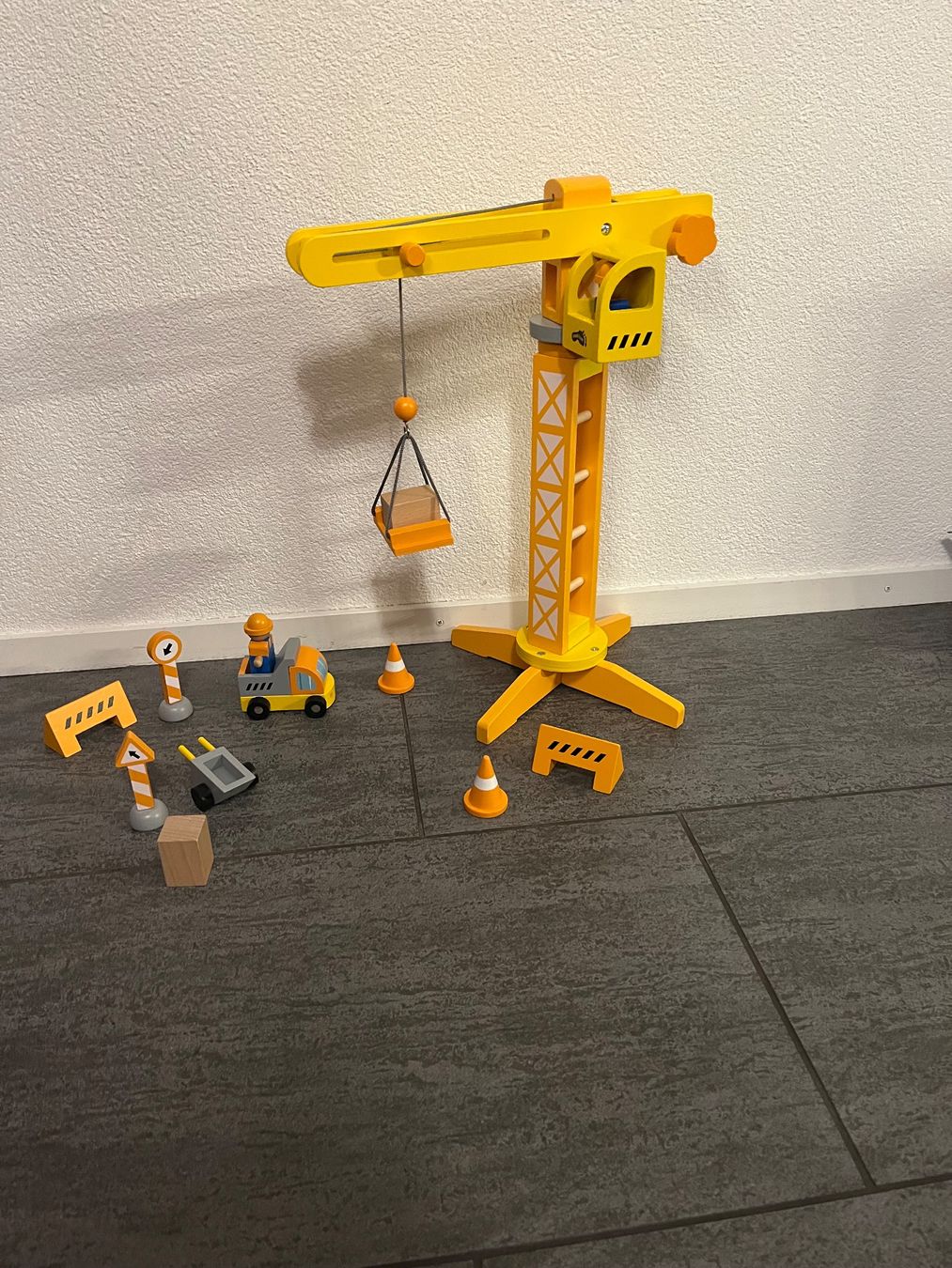 Grue mobile en bois jouet (D'occasion) à Estavayer-le-Lac pour CHF 15 ...