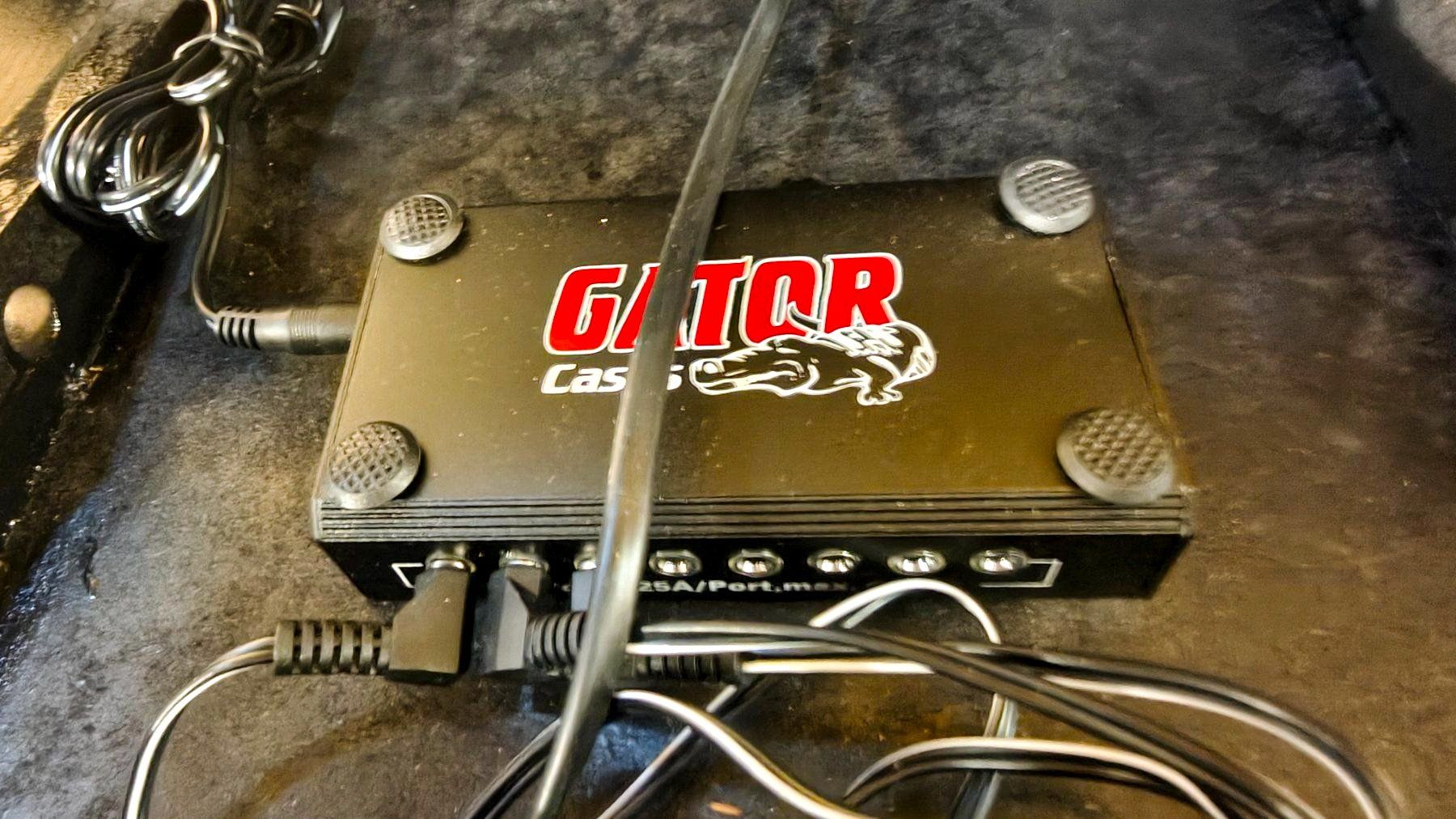 Gator Pedalboard GPT-BL-PWR inkl. Gator G-BUS-8 Netzteil (Gebraucht) in ...