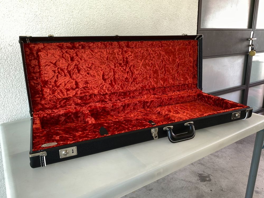 Fender Deluxe Gitarren Case Black Tolex Koffer | Kaufen auf Ricardo