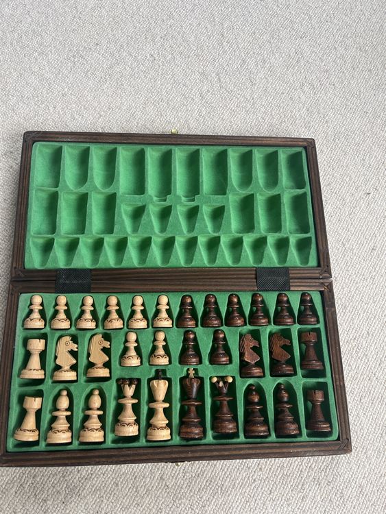 Wooden chessboard, classic game set (Gebraucht) in Erlenbach ZH für CHF ...