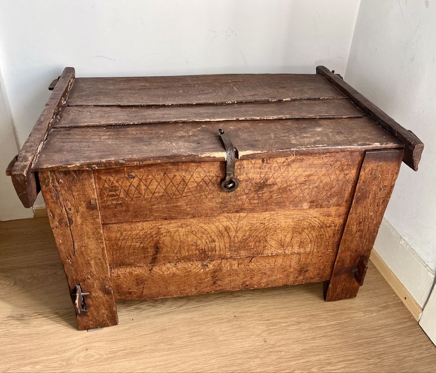 Coffre bahut ancien (Gebraucht) in Vevey für CHF 250 – nur Abholung auf Ricardo kaufen
