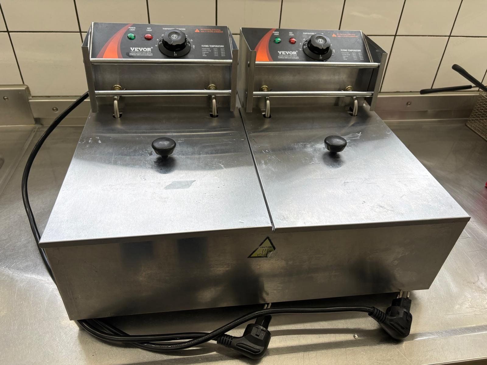Doppelfriteuse Vevor, gebraucht, aber gut erhalten (Gebraucht) in ...