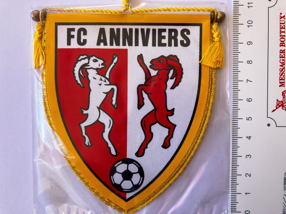 Vintage Fanion/Wimpel FC ANNIVIERS (Neu und originalverpackt) in Gland für CHF 8 – mit Lieferung ...