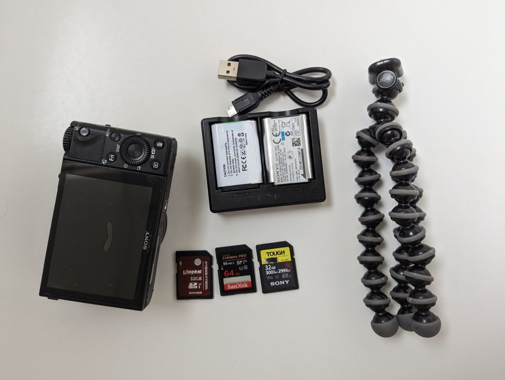 Sony RX100V mit Zusatzakkus, Stativ und SD Karten | Kaufen auf Ricardo