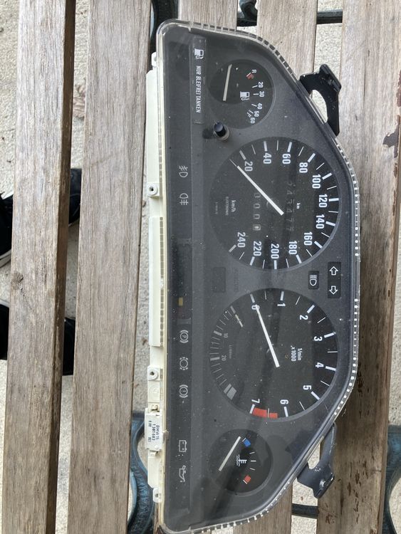 BMW E30 Tacho (Defekt) in Safnern für CHF 55 – mit Lieferung auf ...