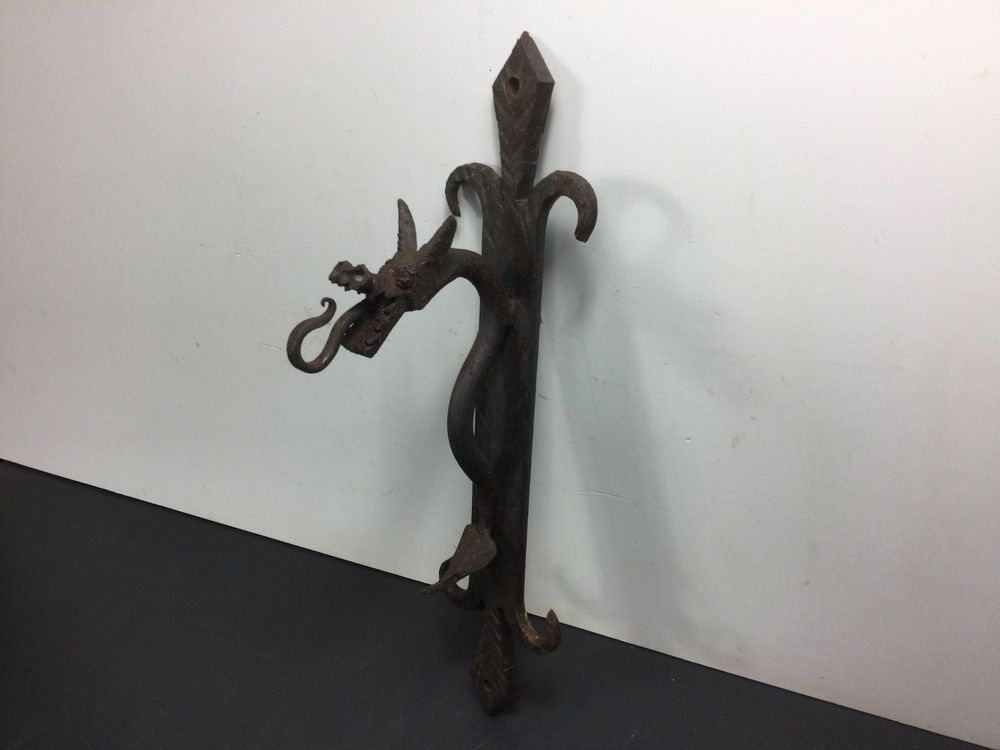 Geschmiedete Fratze Drachen Aufhängung für Lampe rostig (Gebraucht) in ...