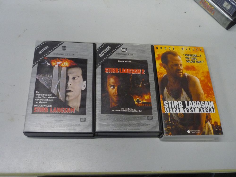 3x VHS - Action - Stirb Langsam 1 2 3 teil Bruce Willis (Gebraucht) in Beringen für CHF 15 – mit ...