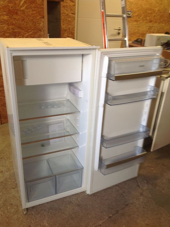 Grosser Gefrierschrank Mit Kleinem Kuhlschrank