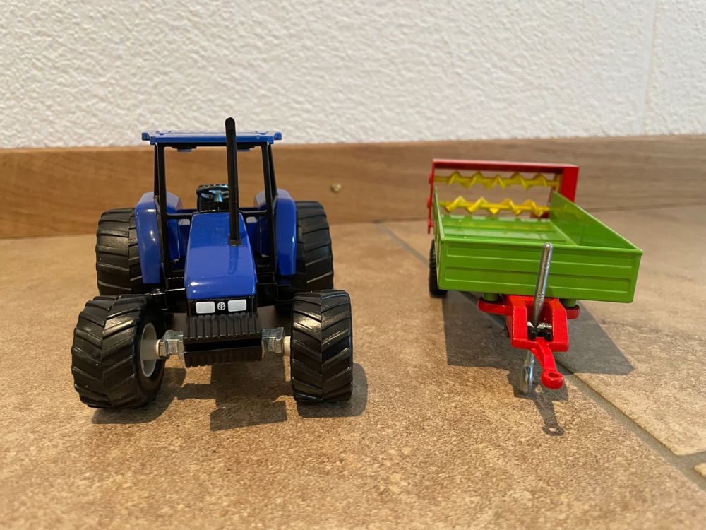 SIKU New Holland Ford 5635 mit Miststreuer (Neu und originalverpackt ...