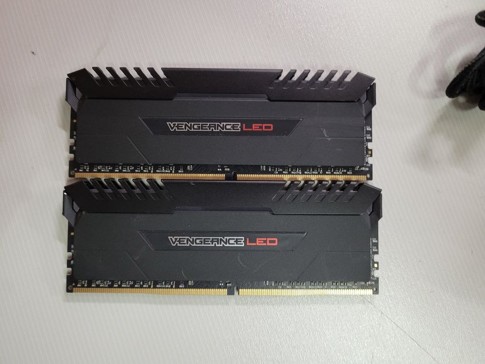 Corsair Vengeance LED DDR4 Ram 16GB (2x8) 2666MHZ (Gebraucht) in ...