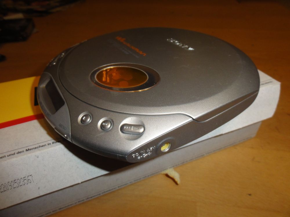 SONY CD WALKMANN D-340 CD-RW mit ESP und Kopfhörer läuft gut (Gebraucht ...