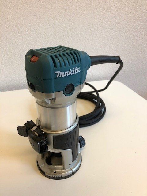 Makita RT0700C Einhandfräse | Kaufen auf Ricardo