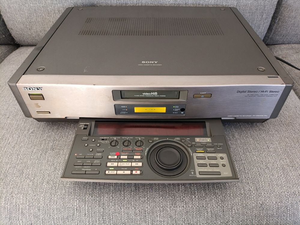 Sony Hi8 Player EV-S9000E VC, defekt (Defekt) in Wil SG für CHF 89 ...