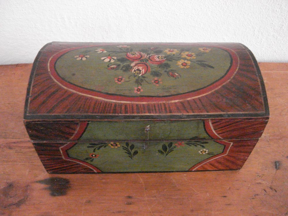 Schatulle antik Blumenmotiv (Gebraucht) in Klosters für CHF 250 – mit Lieferung auf Ricardo kaufen