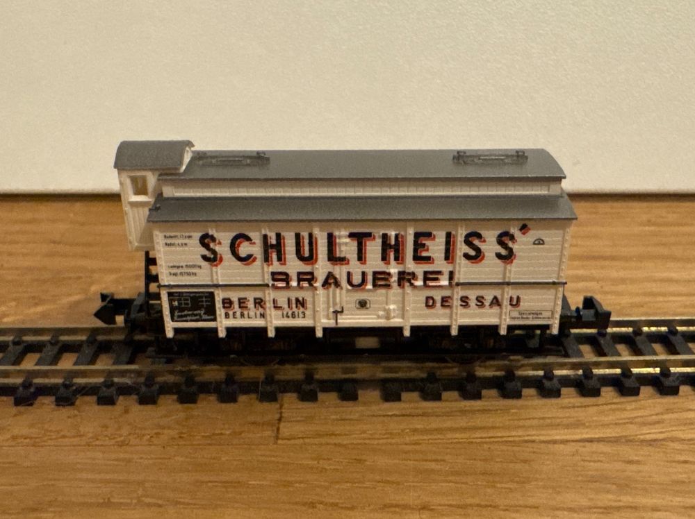 Minitrix 13601 Güterwagen mit Bremshaus „Schultheiss Brau..“ (Neu und ...