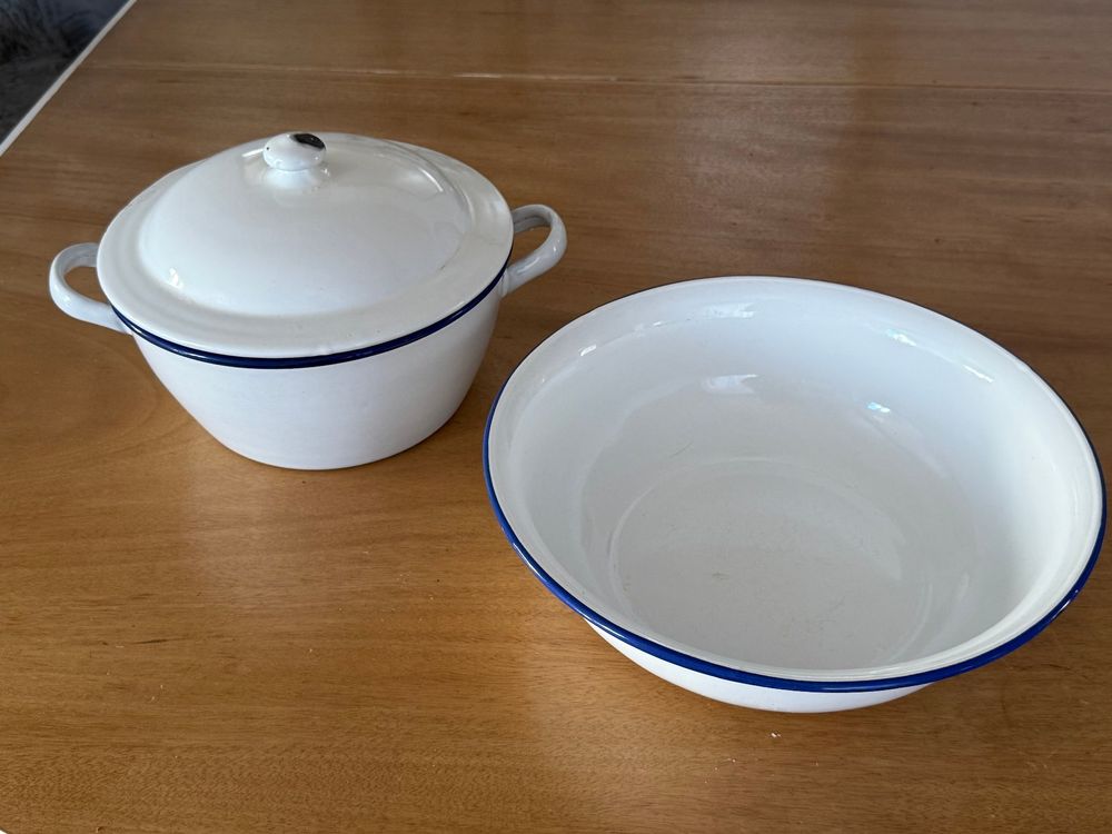 Elegantes Emaille Schã¼ssel Vintage Ebenbild