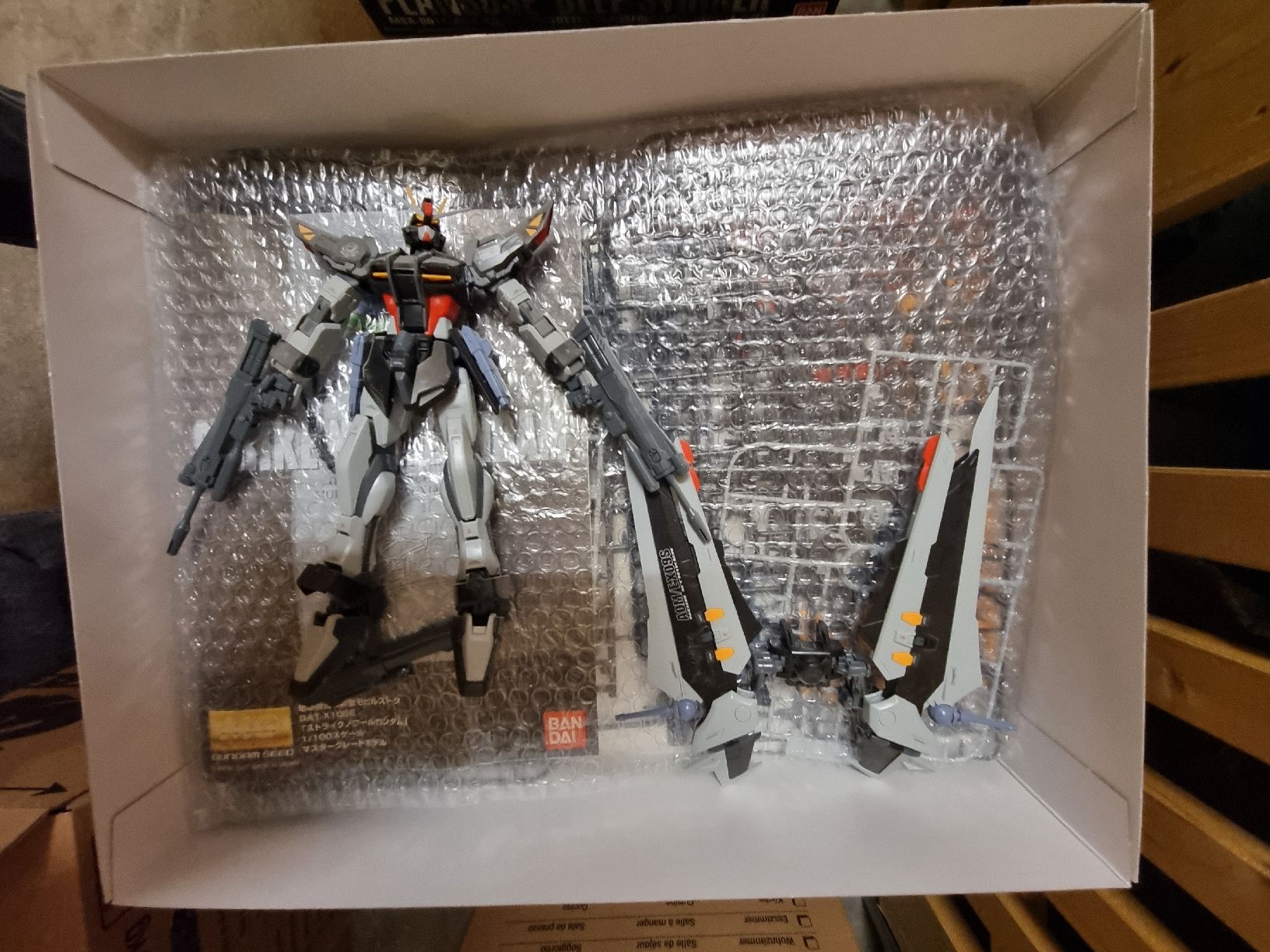 Gundam strike Noir Master Grade 1/100 Scale Model Kit (Gebraucht) in ...
