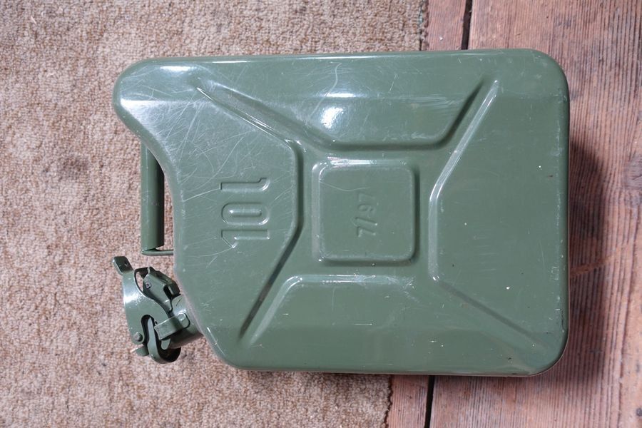 Jerrycan 10 Liter Kanister Benzin oder Diesel (Gebraucht) in Schwarzenbach BE für CHF 1 – mit ...