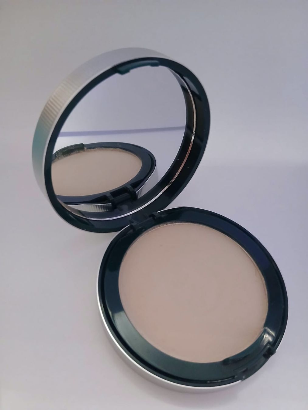 Make-up Puder für einen strahlenden Teint - Light 1 W💥 (Neu (gemäss Beschreibung)) in ...