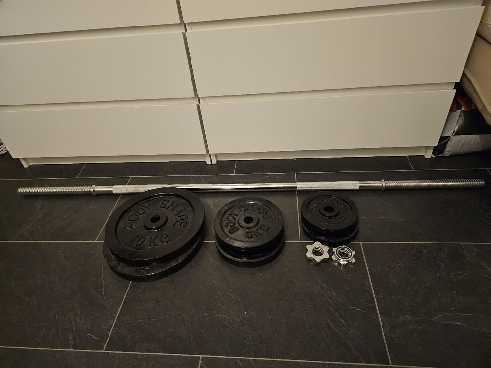 Langhantel 160cm mit Gewicht 10kg/5kg/2,5kg (Gebraucht) in Mühlau für CHF 40 – nur Abholung auf ...