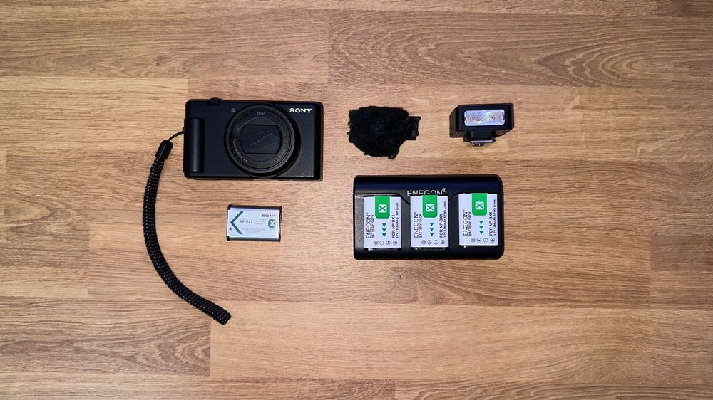 Sony ZV-1 Mark II | Vlog-Bundle inkl. Blitz & 3 Akkus (Gebraucht) in ...
