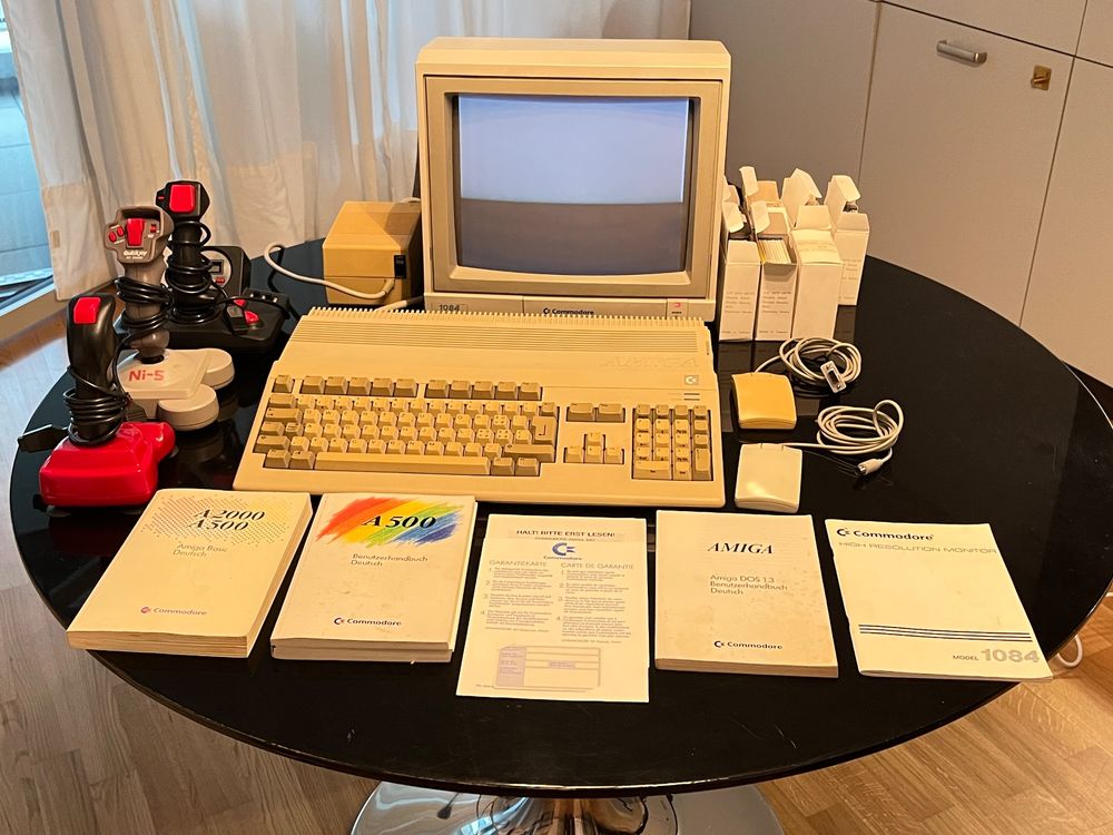 Commodore Amiga 500 mit Monitor und Zubehör | Kaufen auf Ricardo