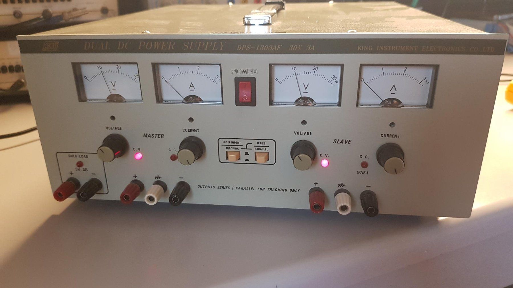 King Instrument DPS-1303AF Dual DC Power Supply 30V 3A (Gebraucht) in ...