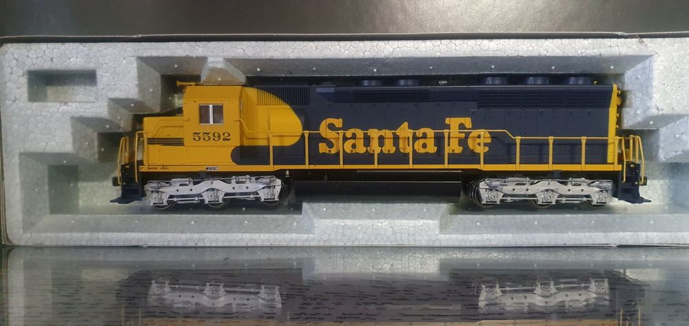 KATO:DC: DIESELLOK 5592 SANTA FE SD45 TOP/OVP (Gebraucht) in Biglen für CHF 139 – mit Lieferung ...