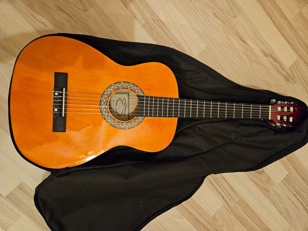 Gitarre (Gebraucht) in Burg AG für CHF 10 – mit Lieferung auf Ricardo kaufen