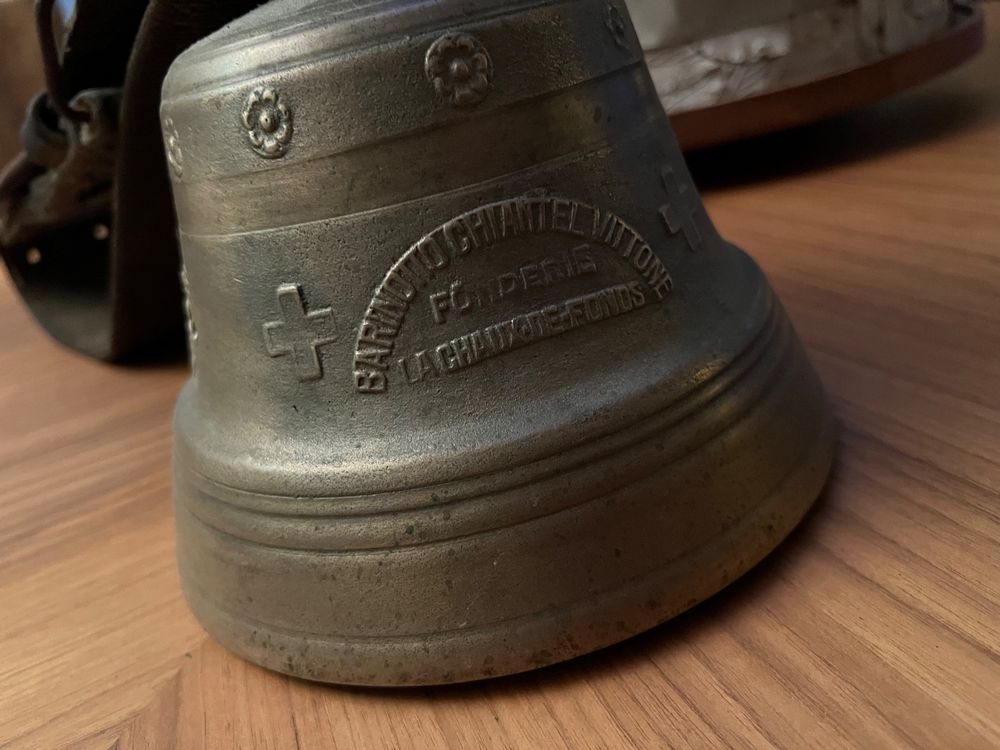 Kuhglocke- alt/antik La Chaux de Fonds (Gebraucht) in Baar für CHF 85 – nur Abholung auf Ricardo ...
