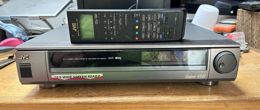 Videorecorder magnétoscope Super VHS JVC HR-S6800E (Defekt) in Olivone für CHF 21 – mit ...