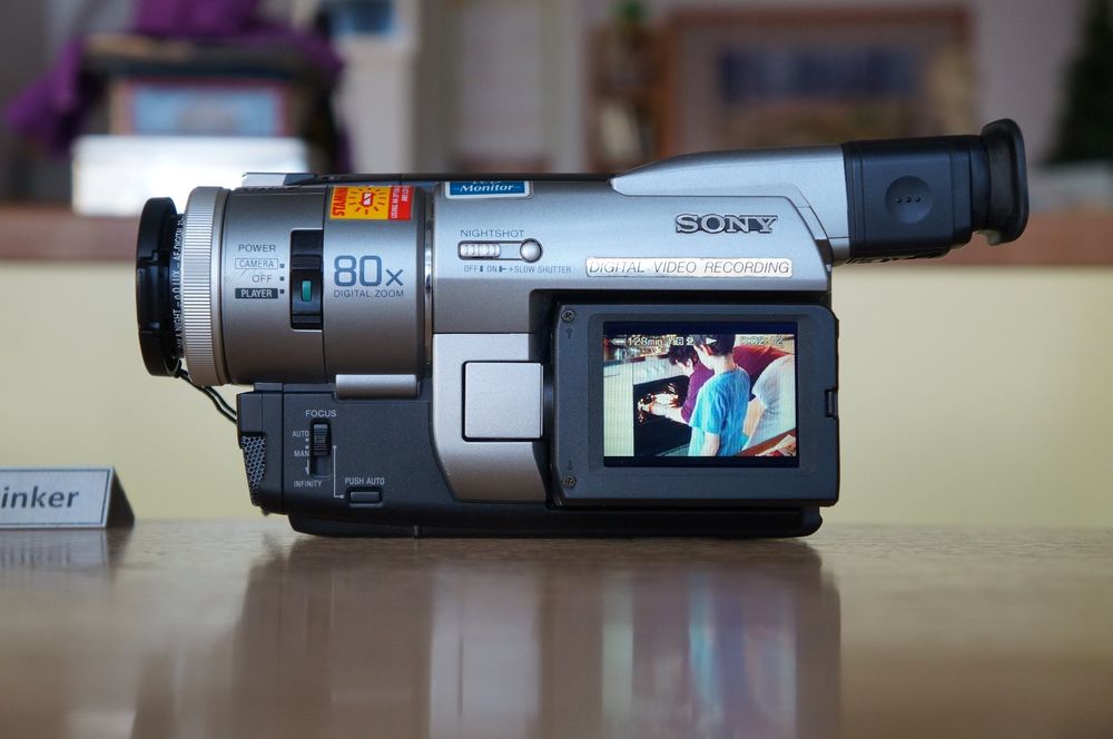 Sony TRV110E Digital8 (V8+Hi8 Kompatibel) mit FireWire 1394 (Gebraucht ...