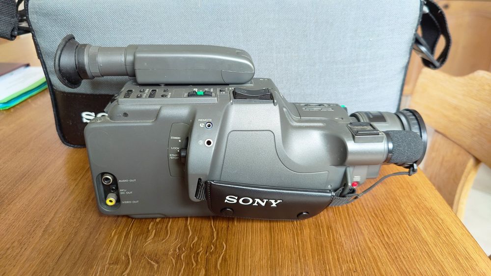 Sony Handycam Video 8 CCD-F350E (Gebraucht) in Küttigen für CHF 39 ...