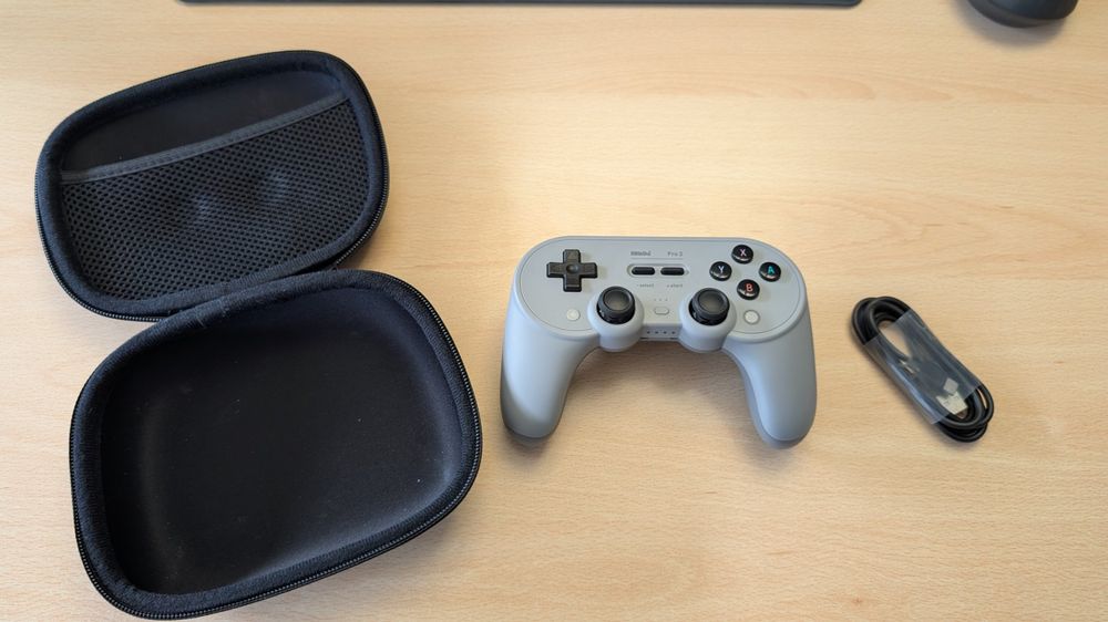 8BitDo Pro 2 Grey mit original Case (Neu (gemäss Beschreibung)) in Oftringen für CHF 22.9 – mit ...