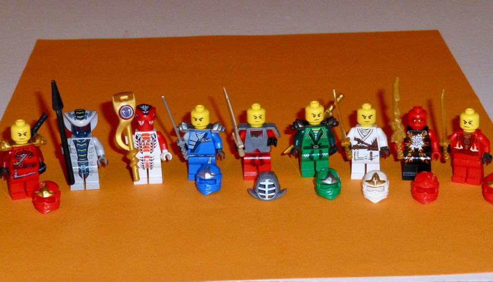 Lego Ninjago / 9 Minifiguren + Waffen (Gebraucht) in Langnau am Albis ...