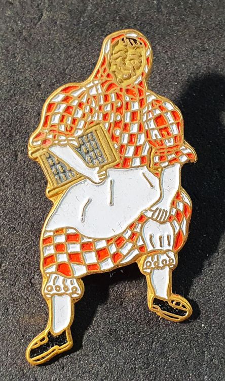 Y713 - Pin Tracht Trachten Fasnacht (Gebraucht) in Reinach BL für CHF 2 – mit Lieferung auf ...