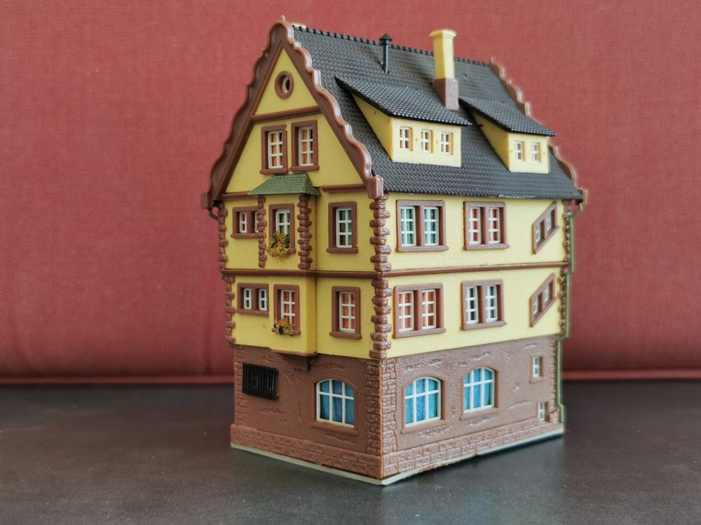 Modellhaus Polizeistation mit Garagen, Vollmer 21773 | Kaufen auf Ricardo