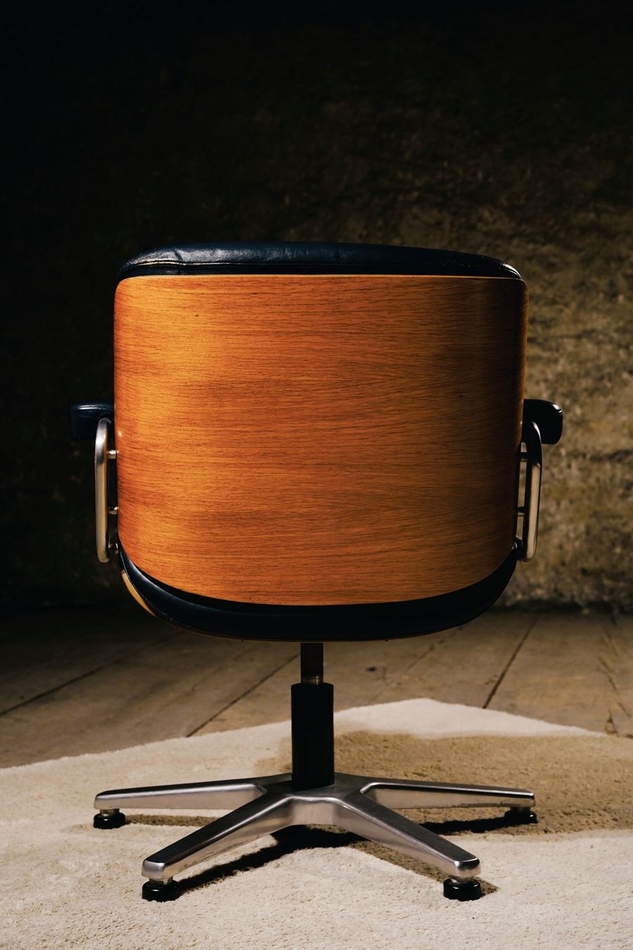 Der Eames Lounge Chair unter den Sesseln -Giroflex-K.Dittert (Gebraucht ...