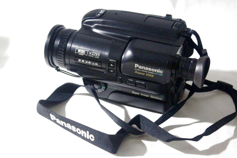 PANASONIC NV-S88 S-VHS-C Movie/Video-Kamera-Set, ungeprüft | Acheter sur Ricardo