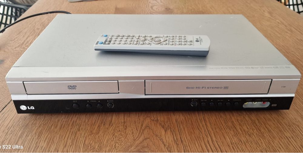LG VHS und DVD (Divx) Player (Gebraucht) in Ennetbürgen für CHF 40 ...