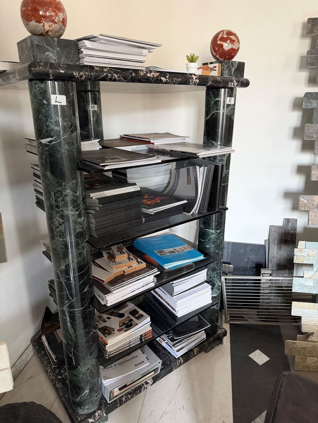 Hi-Fi Möbel, Rack, Exklusives Marmor Regal, Glastablare (Gebraucht) in ...