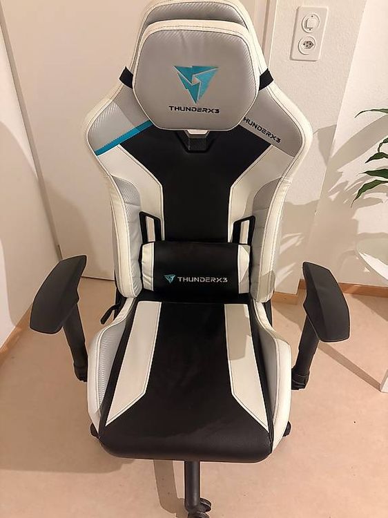 ThunderX3 Gaming-Stuhl ? verstellbar, mit Nacken- & Lendenki (Gebraucht ...