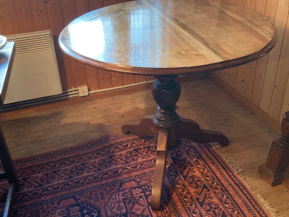 Belle table ronde ancienne en bois massif | Kaufen auf Ricardo