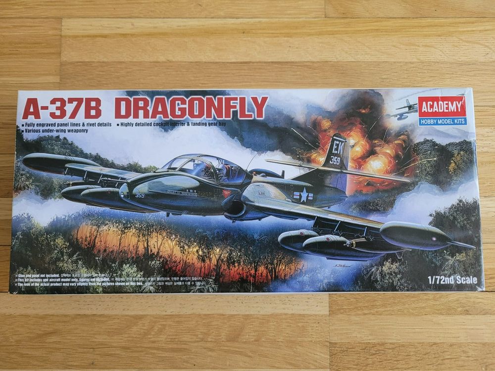 Academy 12461 Cessna A-37B Dragonfly 1/72 (Neu (gemäss Beschreibung ...